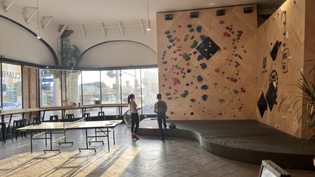 アメリカのボルダリングジムで登ってきた話！オシャレすぎるぜ！【Long Beach Rising】